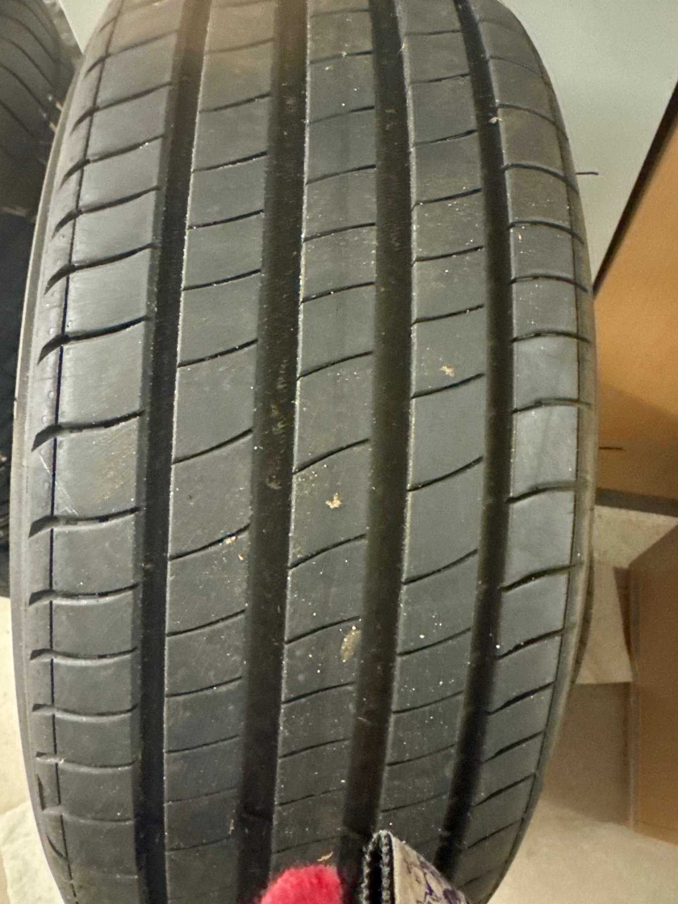 Zoll-Auktion - 4 Ganzjahresreifen Michelin 195/55 R 16, e .primacy, 6 ...