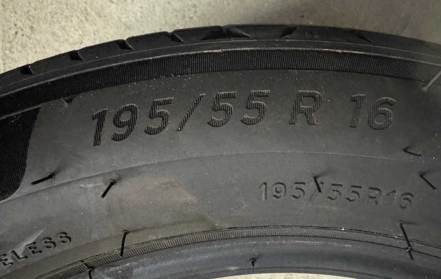 Zoll-Auktion - 4 Ganzjahresreifen Michelin 195/55 R 16, e .primacy, 6 ...