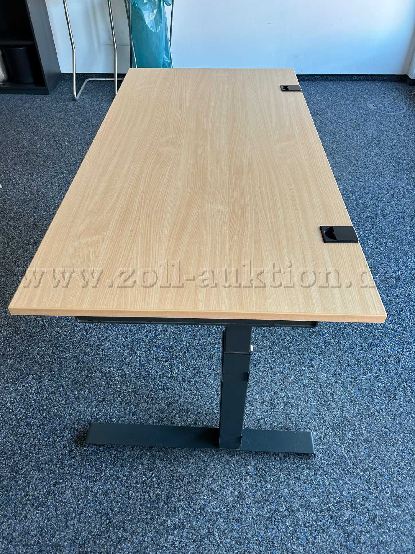Zoll-Auktion - 5 höhenverstellbare Büroschreibtische Firma Reiss (ID ...