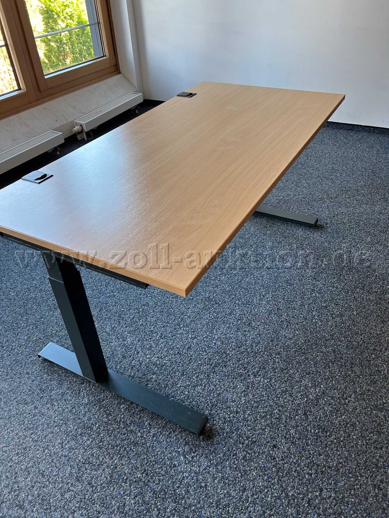 Zoll-Auktion - 5 höhenverstellbare Büroschreibtische Firma Reiss (ID ...