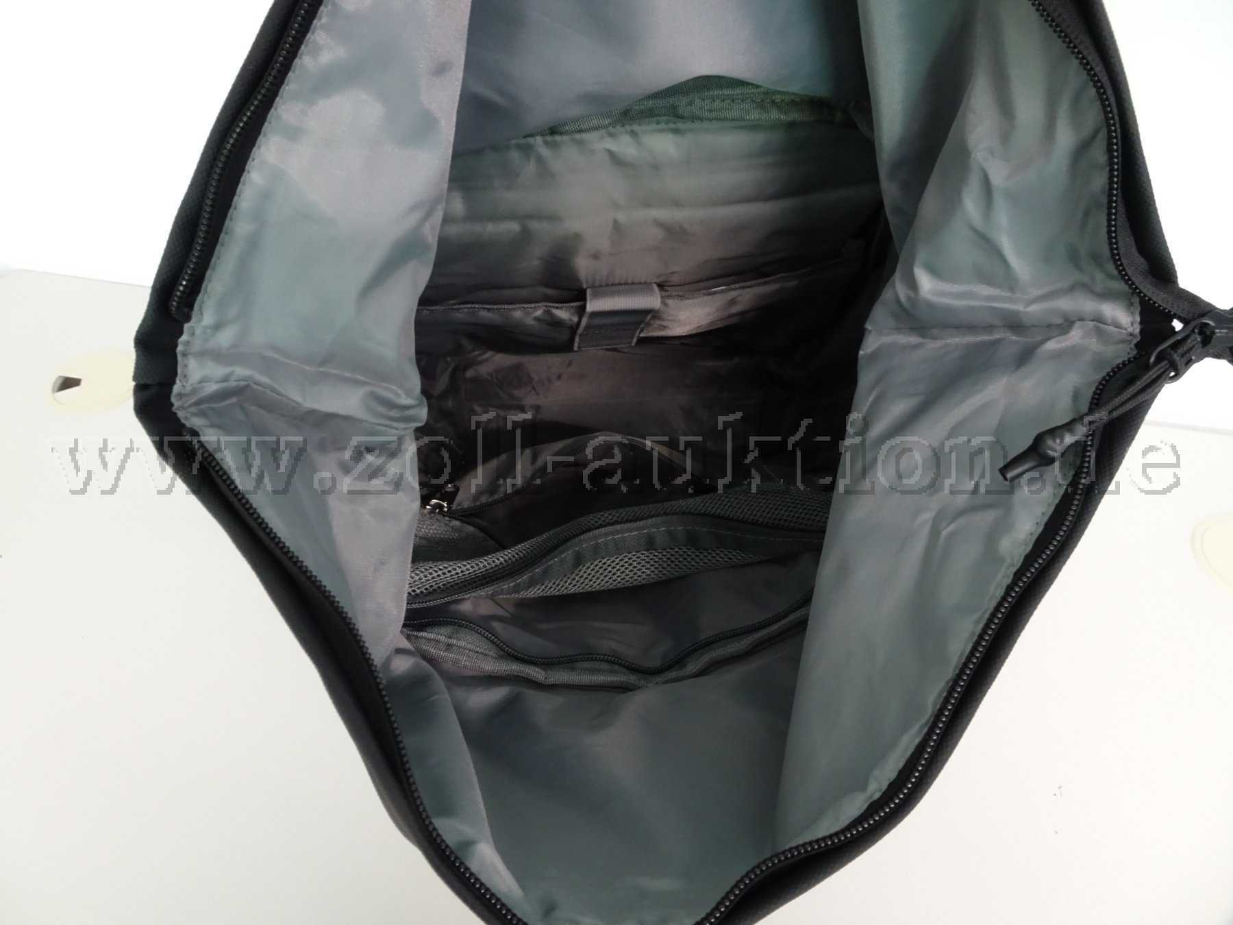 Zoll-Auktion - 5 teiliges Freizeit-Set: Rucksack, Herrensneaker, Socken ...